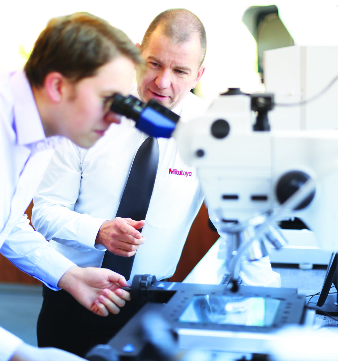 Mitutoyo Microscope Monitors Merxin's Measurements - Mitutoyo